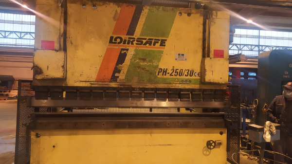 Plegadora LOIRE 250TN×3000mm - Maquinaria Feysama